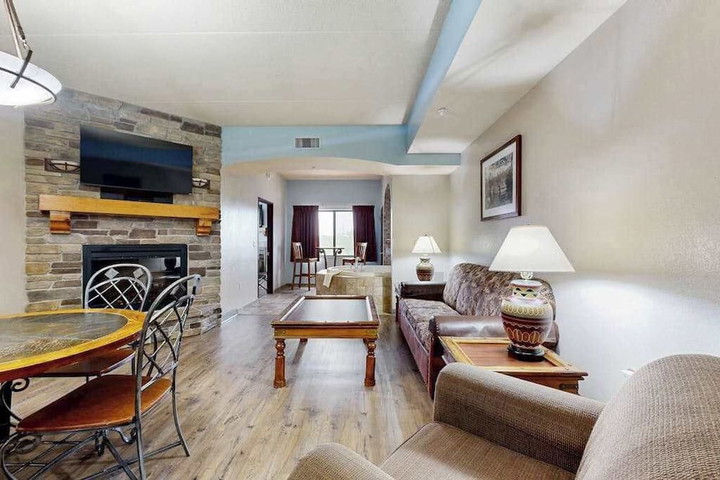 Resort Comfort Meets Dells Adventure - Wisconsin Dells, WI