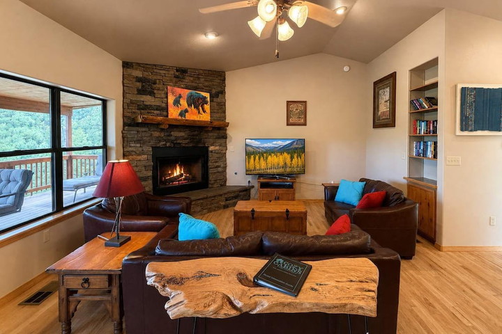 Peaceful Redwood Retreat Cabin With Hot Tub & Incredible Forest Views - New Mexico