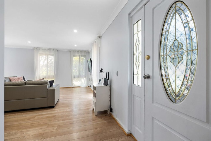 Free Flowing 3 Bedroom Family Home With Great Outdoors And Indoor Living Spaces - Perth