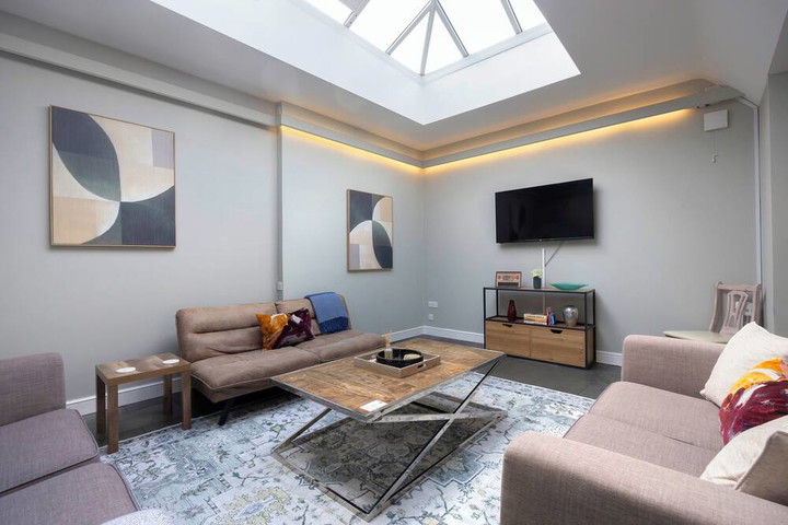 Spacious Pet Friendly Home In Central Cheltenham. Sleeps 6 Free Parking! - Cheltenham