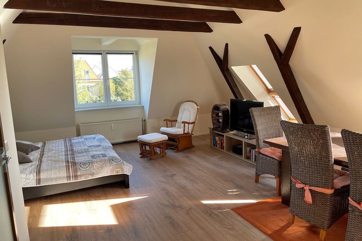 Moderne Dachgeschosswohnung 5 Min Zum Markkleeberger See - Leipzig