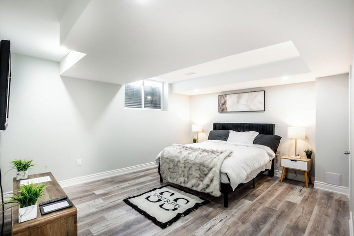 Saint Suites Executive Stay 2b + 1b - 브램턴