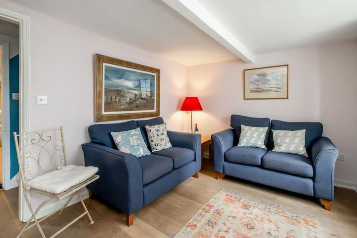 10 Hertford Place - Sleeps 5 Guests  In 3 Bedrooms - Aldeburgh