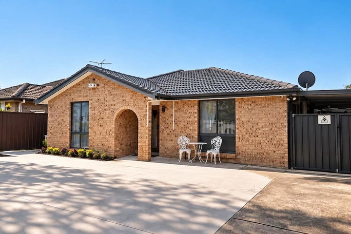 Spacious 3br Family Home | Stylish | Free Parking - ブラックタウン