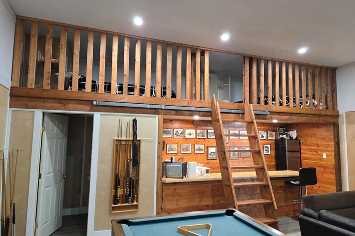 Unique Loft Space Close To Town, Skiing, Biking And Hiking - Comox