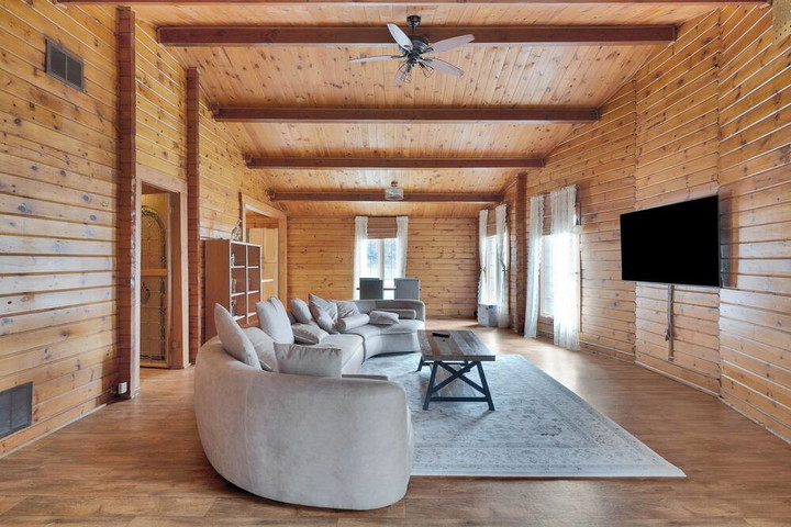 Nestled On 117 Acres Of Muskoka Wilderness Along The Kahshe River, Gta Cottage - Gravenhurst