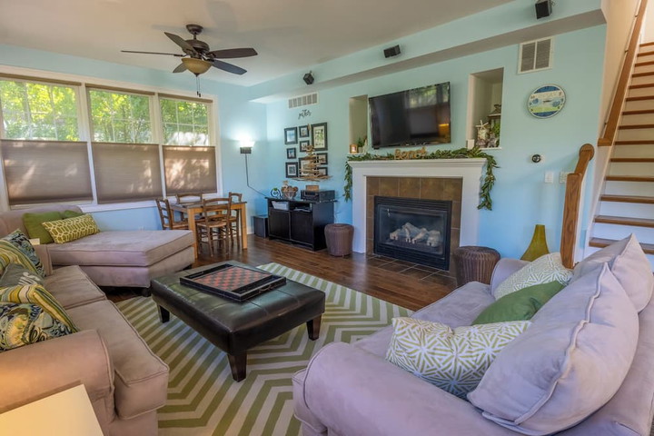 Hillside Retreat In Beachwalk Resort For 10 - Michigan City, IN