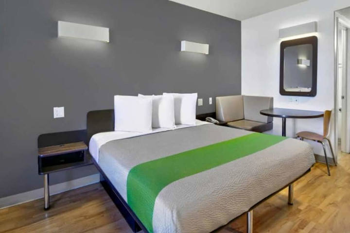 1 Queen Bed | Ns| Hot Tub| Kitchen - Apple Valley, CA