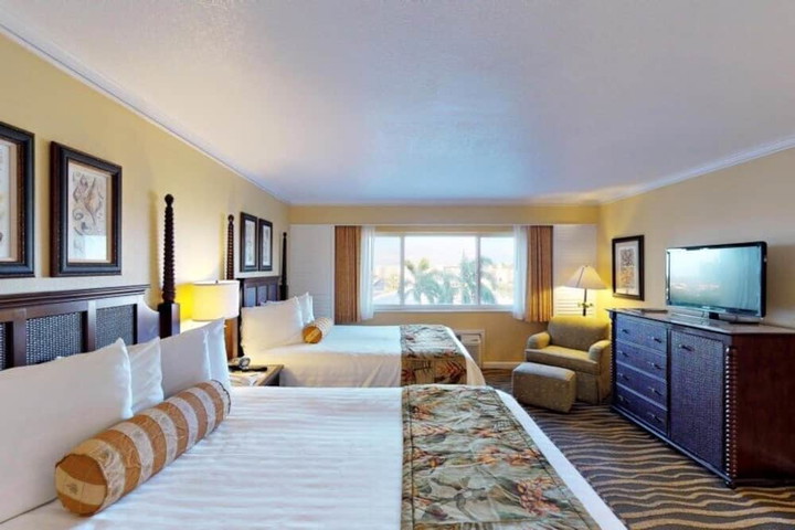 St Pete Beach | Couples Gulf Coast Getaway | Pool + Beach - St. Petersburg, FL