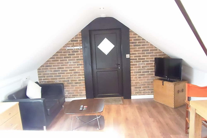 Detached 1st Floor Studio Flat - Arundel