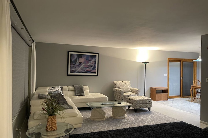 House-tel In Chicago-burb: 3 Bedrooms And 2 Full Baths - Schaumburg, IL