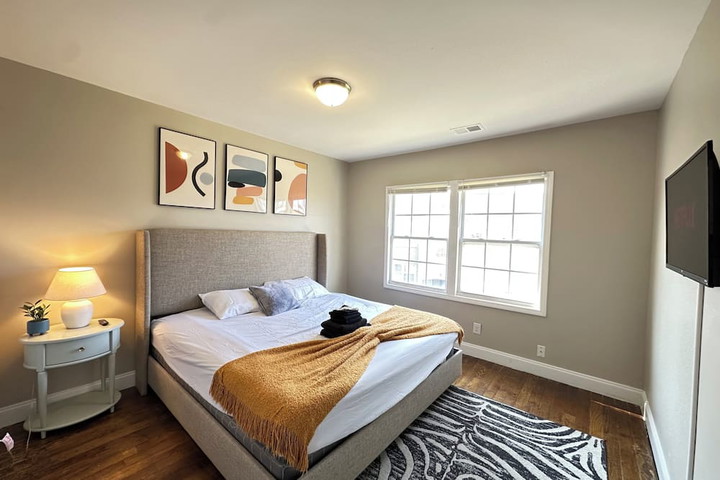 1br Business Suite With Parking Near Downtown Birmingham - Birmingham, AL