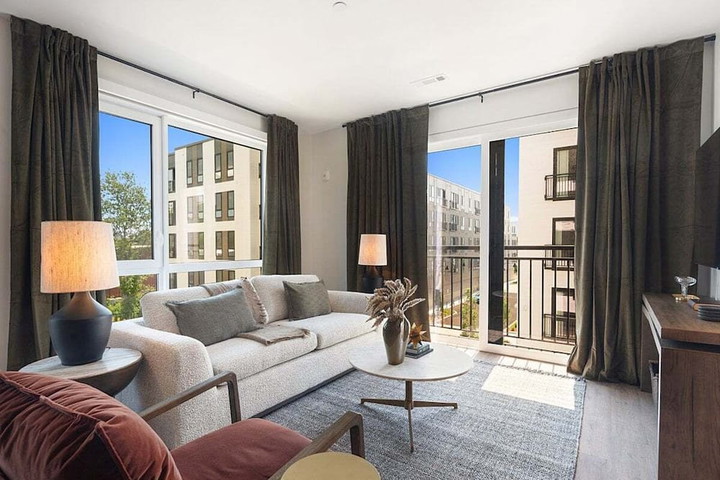 Luxury Salem 2br Apartment | Pool  Gym  Parking - Nahant, MA