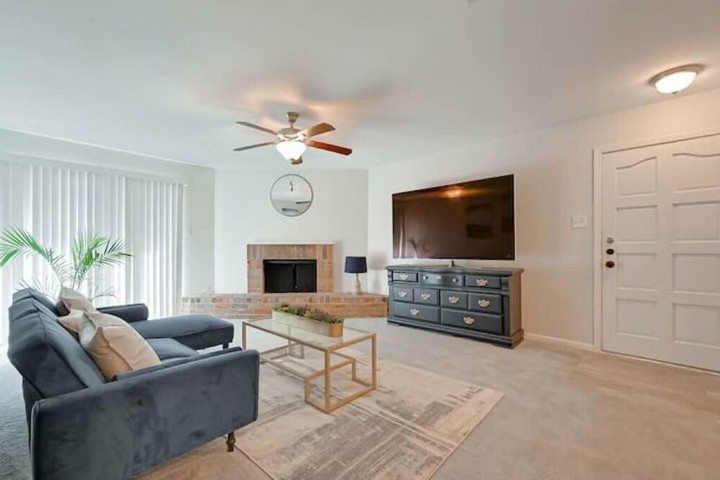 Entire Condo Terrace @ Bellaire & Kim Son Next To Park With Pool, & Tennis Court - Sugar Land, TX