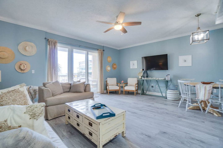 Gorgeous Condo With Gulf Views, Pool & Hot Tub In Mexico Beach. Sleeps 6. - Mexico Beach, FL