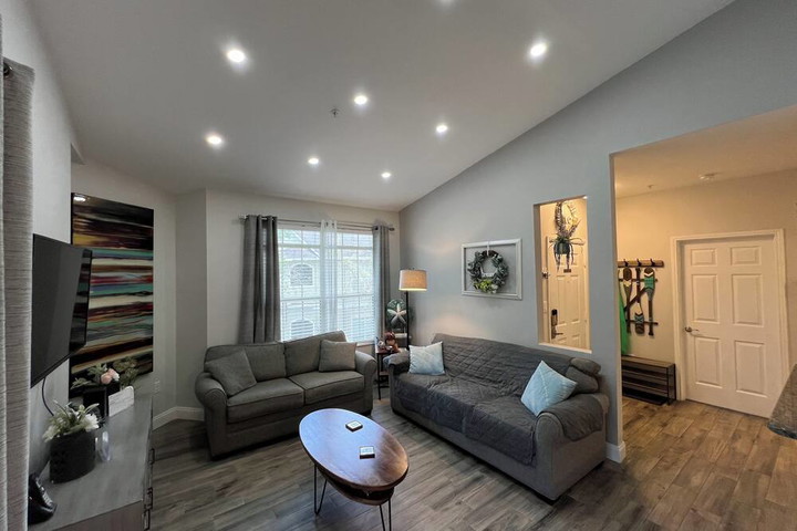 Experience Modern Elegance In Our Newly Renovated-artemano Inspired Condo - 더네딘