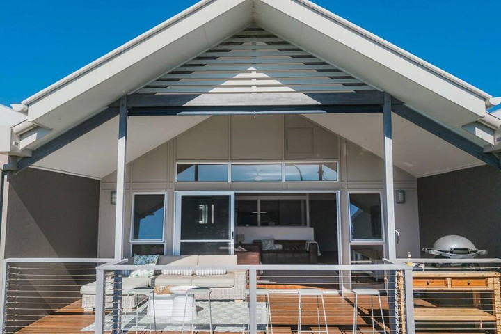 Creekfront Escape With Stunning Water Views - Pottsville