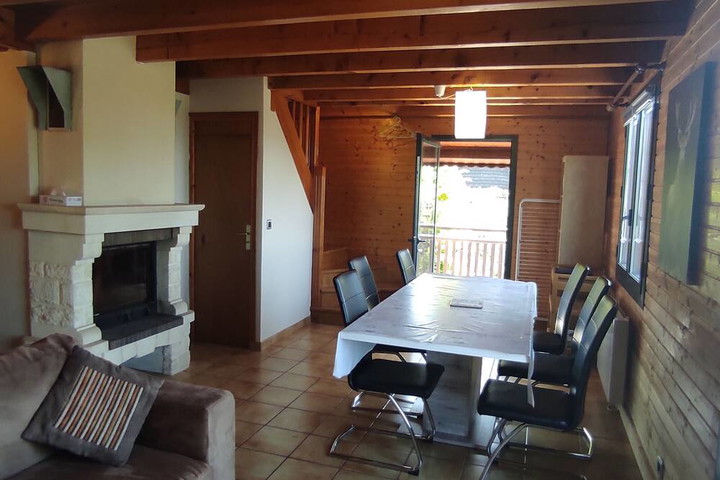 Chalet Montagnard Confortable à Super Besse Avec Grand Terrain Et Parking Privé -