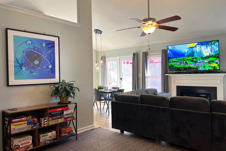 King Bed, Workspace, Games Near Rdu, Rtp, Downtown - Cary, NC