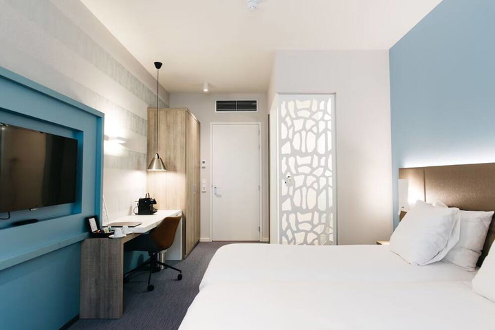 Discover Dutch Hospitality In The Heart Of Weert! Onsite Dining And Parking! - Weert