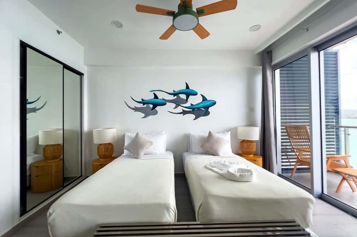 Blue Fins - A Sky Harbour Oceanfront Twin Suite - Montego Bay
