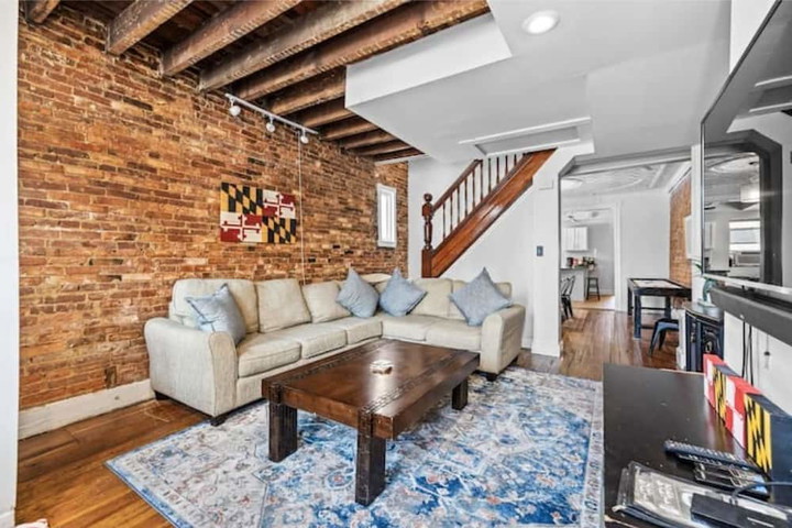 Rooftop Deck Escape! Free Parking! - Glen Burnie, MD
