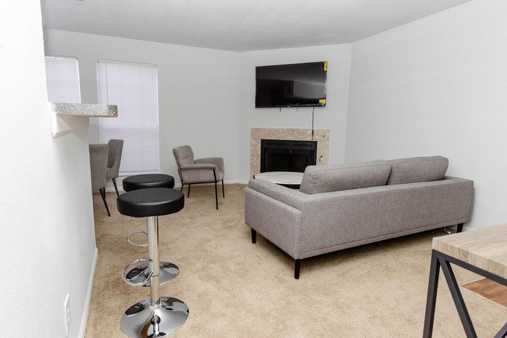 Modern Luxe 2bd/2ba Apartment I Free Parking - Newport News, VA