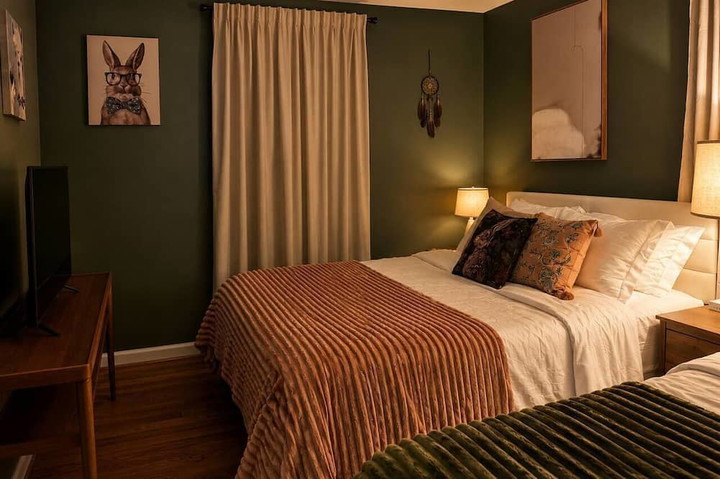 City Cabin: Dc, Hot Tub, Game Room, Speakeasy - Alexandria, VA