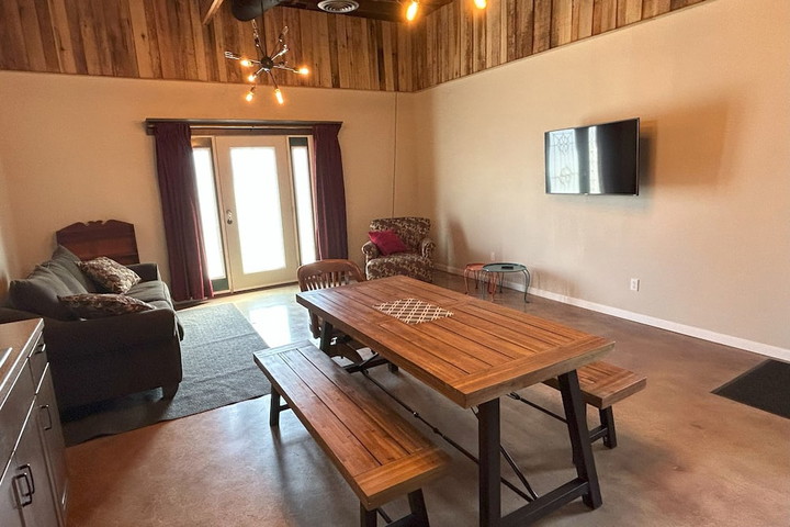 Modern Apartment In Historic Building - LaFollette, TN