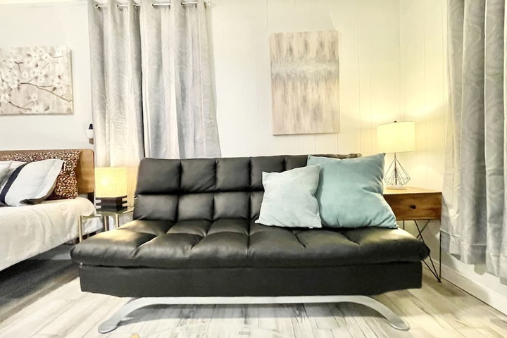 Tranquil Guest House With Private Patio, Parking - Lancaster, CA