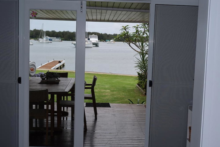 Ducks Bungalow- Lake Macquarie - Newcastle