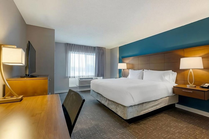 Your Gateway To Disney Magic | Kissimmee Stay | Free Breakfast, Pool Access - Celebration, FL