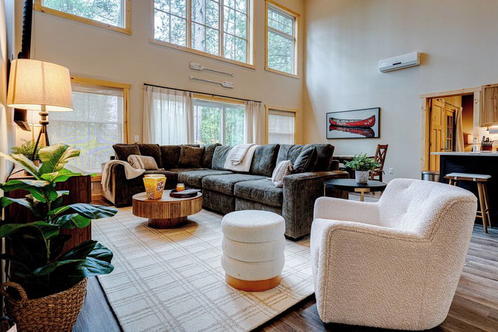 New Luxury Riverfront Home, Convenient To Utv Trails, 5 Min To Downtown - Hayward, WI