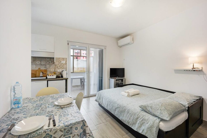 Holiday Home 'Il Gattino Di Porto Appartamento 1' With Shared Pool, Wi-fi And Air Conditioning - Imperia