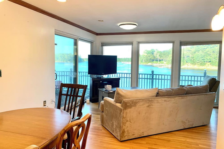 Beautiful Oceanfront House- Stunning Water Views - Brunswick, ME