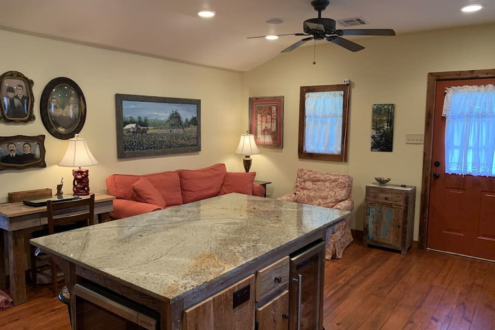 "My Playhouse" Enjoy The Country Views From The Wrap Around Screened Porch - Louisiana