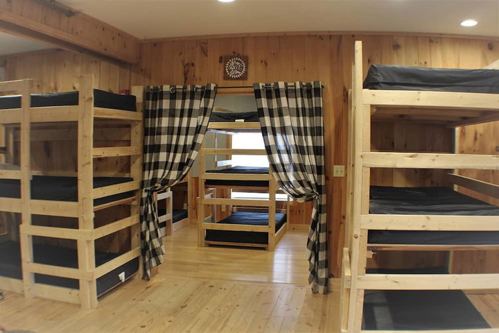 Large Groups - Sleeps Up To 24 -Group Ski Rentals & Lift Tickets Available - Sugar Mountain, NC