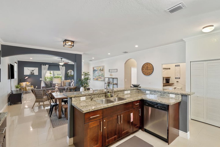 4bed 2bath, Lmc, Airport, The Fort - Fort Lauderdale
