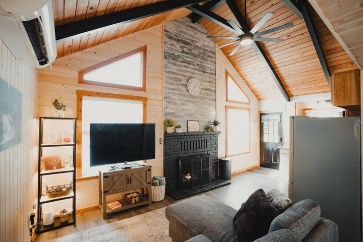 Mt Rainier Cabin- Waterfront/hot Tub/ev/firepit/ac - Ashford, WA