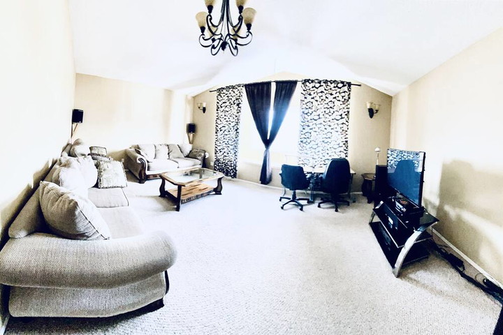 Spacious 3br Retreat W/ Hot Tub Ravine | Sleeps 9 - Edmonton