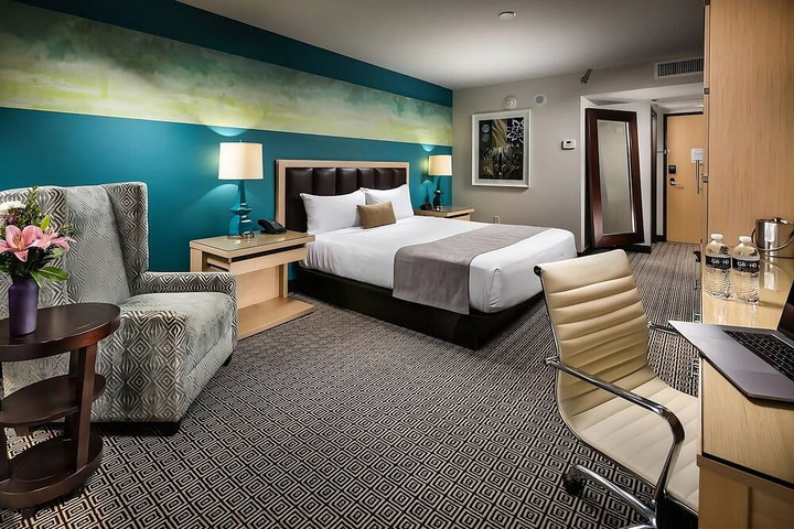 City Break In Las Vegas! Convenient Location, Rooftop Pool, Free Parking! - Las Vegas, NV
