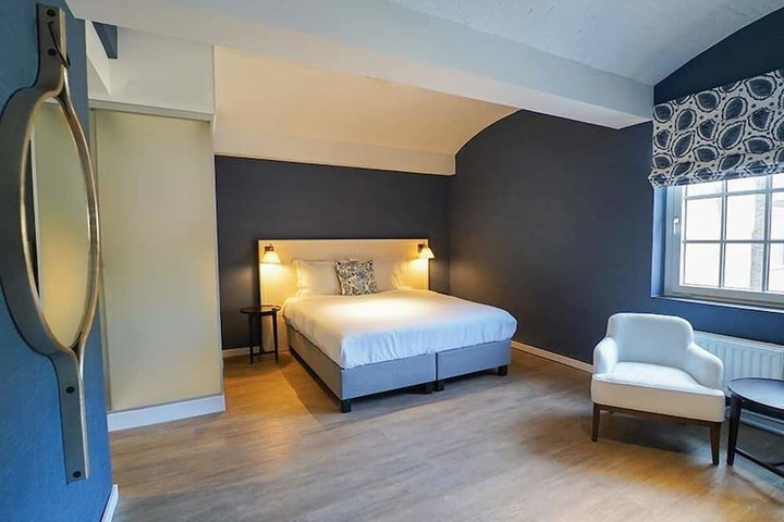 Discover Alkmaar From Unique Cell Room - Heiloo
