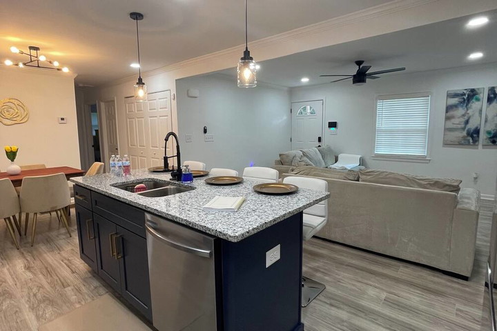 Tremendous 4-bedroom House In Atlanta Close To Everything, 20 Min From Airport - Atlanta