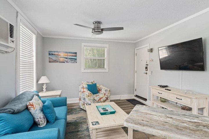 Riverview Green: Downtown Melbourne Apartment - Melbourne Beach, FL