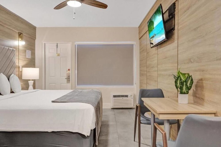 Chic & Comfortable Stay | Walk From Lauderdale-by-the-sea Beach | Adult-only - Lauderdale-by-the-Sea, FL