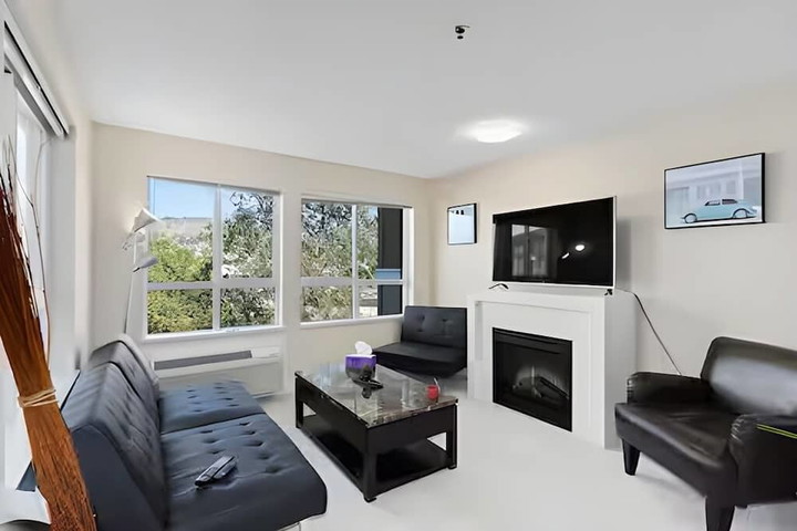Fully Furnished Condo Downtown Kelowna - ケロウナ