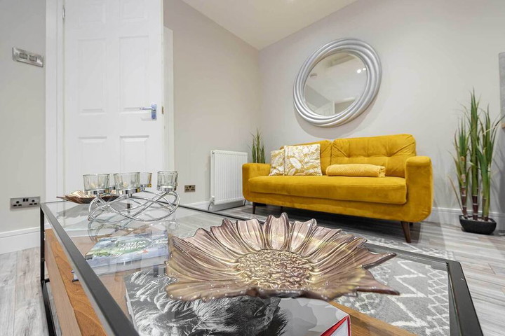 Superior Ensuite Apartment Queen Street - Falkirk