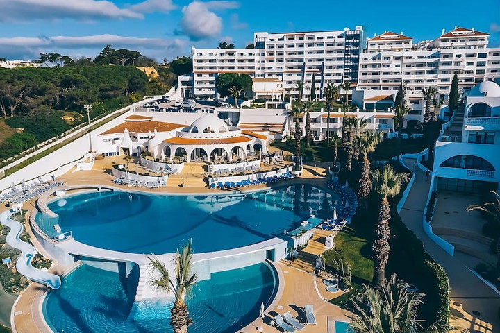 Your Home Away From Home! Beachfront, 2 Swimming Pools, Close To Oura Beach! - Albufeira