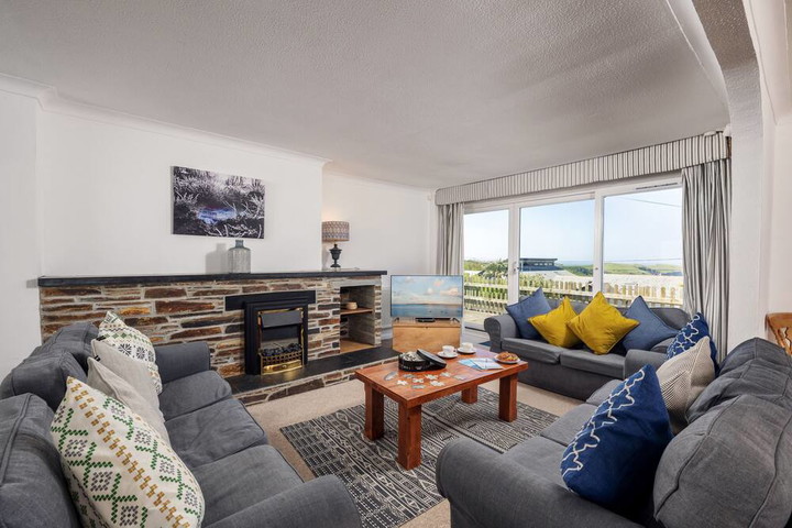 Boskenna Is A Beautiful And Spacious Five-bedroom Detached Home - Tintagel