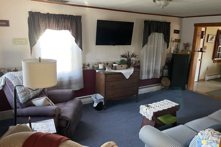 Rural Cozy And Quaint Farmhouse With Secluded Patio And 15 Minute Drive To Town. - Lewisburg, PA